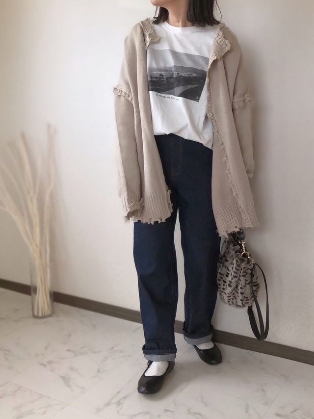 写真 (4枚目) - ダメージニットで今っぽく♡カラー別「正解コーデ」を教えます！ - LOCARI（ロカリ） - LOCARI（ロカリ）