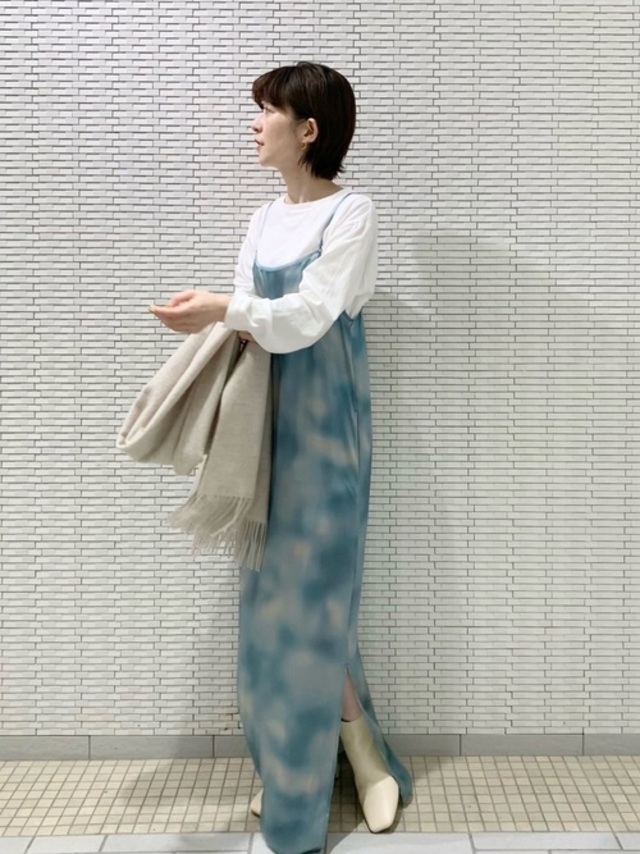 写真 (3枚目) - 大判ストールの使い方が分かるコーデ見本帖[2021]季節別に着こなしをご提案 - LOCARI（ロカリ）