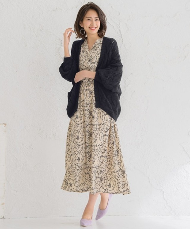 写真 (10枚目) - 2021年春の黒カーディガンコーデ20選。万能アイテムを着こなすおしゃれのコツは？ - LOCARI（ロカリ）