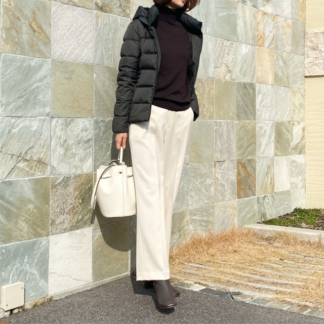 写真 (5枚目) - それ手抜きに見えてますよ！大人女子のダウンジャケットやりがちNGコーデ＆女っぽOKコーデ - LOCARI（ロカリ）