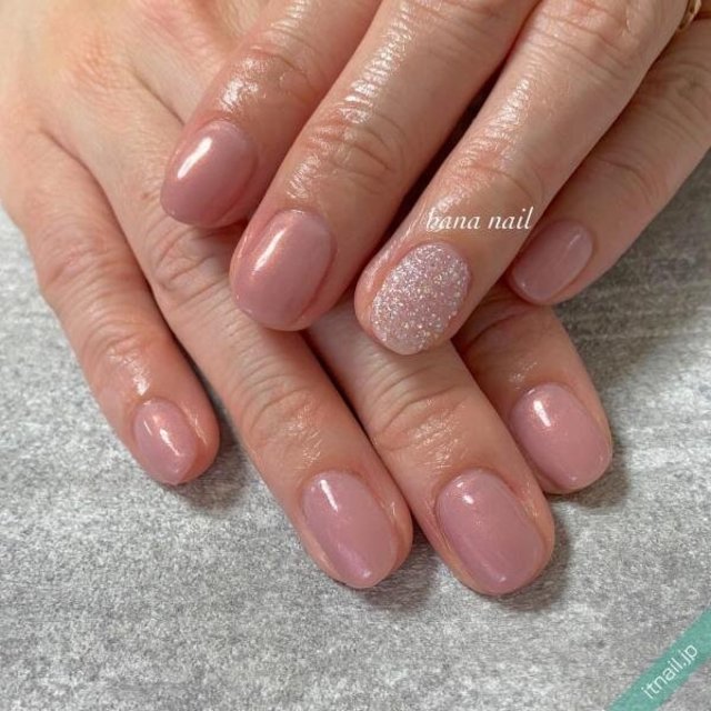 写真 (5枚目) - シンプルなのに高見えする！お手本ワンポイントネイル7選 - LOCARI（ロカリ） - LOCARI（ロカリ）