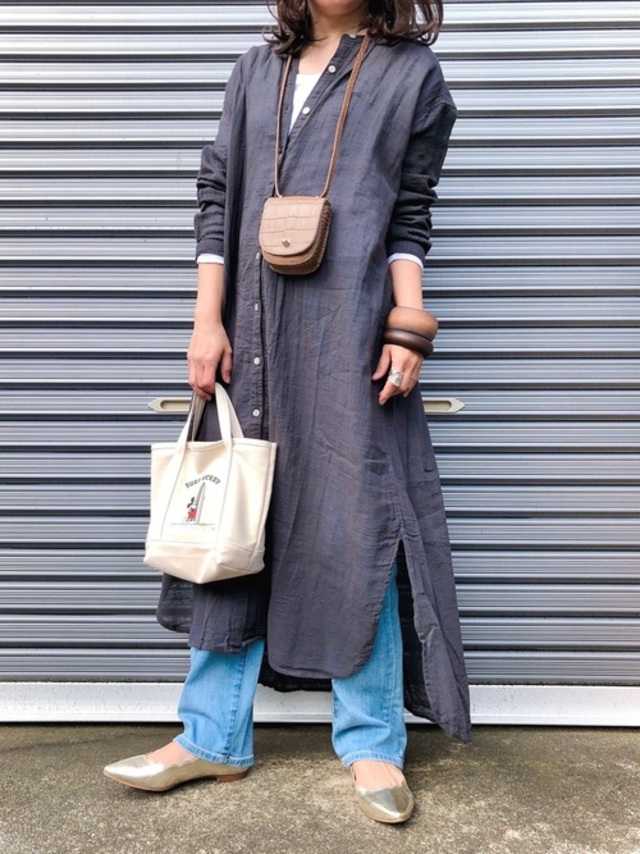 写真 (6枚目) - ボーイフレンドデニムに合う上手な着こなし方。2021年の大人のきれいめコーデ - LOCARI（ロカリ）
