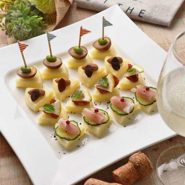 写真 (1枚目) - 春の家飲みを200倍楽しむ♡「カルディ＆業スー」の神おつまみTOP12 - LOCARI（ロカリ）