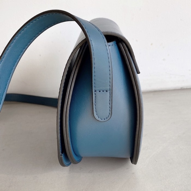 写真 (5枚目) - 上質感すごすぎ…！ユニクロの「サドルバッグ」がめっちゃ高見えするデザインです - - LOCARI（ロカリ）