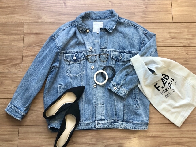 写真 (1枚目) - 春アウターの定番「デニムジャケット」でやりがちNGコーデ＆ダサ見え回避OKコーデ - LOCARI（ロカリ）