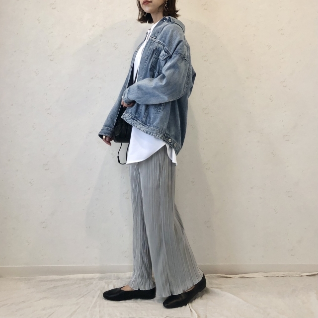 写真 (4枚目) - 春アウターの定番「デニムジャケット」でやりがちNGコーデ＆ダサ見え回避OKコーデ - LOCARI（ロカリ）