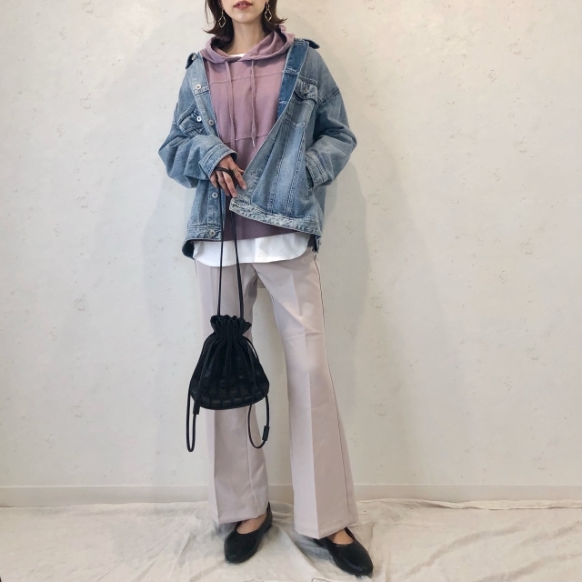 写真 (6枚目) - 春アウターの定番「デニムジャケット」でやりがちNGコーデ＆ダサ見え回避OKコーデ - LOCARI（ロカリ）
