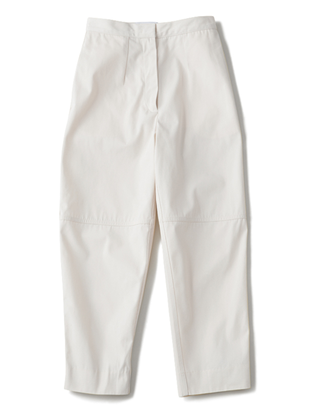 写真 (3枚目) - 春の着痩せパンツは“バナナ”と“アラジン”！30代のきれいめボトムス6選[2021] - LOCARI（ロカリ）