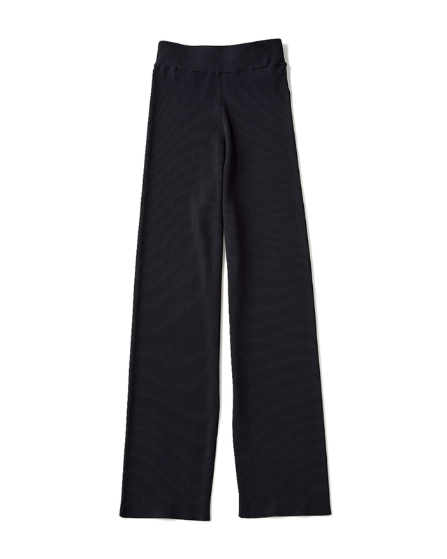 写真 (4枚目) - 春はスウェットもレギンスもきれいめ！最旬リラクシーパンツ厳選4[2021] - - LOCARI（ロカリ）