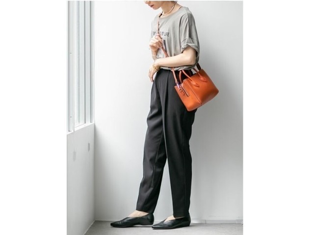 写真 (3枚目) - おしゃれに見えないのは「無難さ」が原因？春のNGコーデ - LOCARI（ロカリ） - LOCARI（ロカリ）