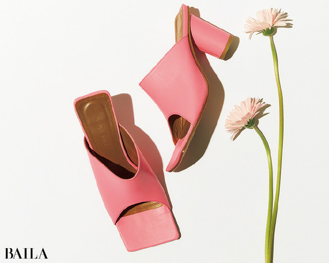 写真 (1枚目) - [春の靴＆バッグ図鑑]大人に似合うピンクの靴＆バッグ9選！ - LOCARI（ロカリ）