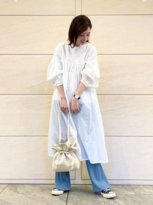 写真 (4枚目) - ワンピースにレギンスはもうNG？ダサ見えしない、ほめられワンピースお手本コーデ術 - LOCARI（ロカリ）