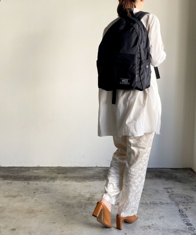 写真 (19枚目) - 黒リュックの春コーデ《2021》おしゃれに差をつける大人のお手本コーデをご紹介 - LOCARI（ロカリ）