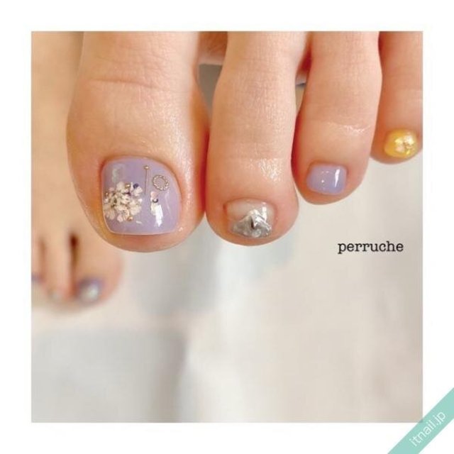 写真 (7枚目) - 春のときめきフットネイル♡“ドライフラワー”がポイントの色別デザイン2021 - LOCARI（ロカリ）