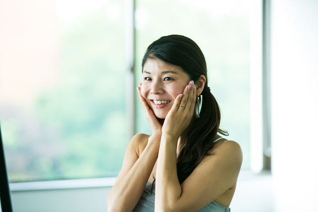 写真 (26枚目) - 「なんか可愛くなった？」って言われる♡ほおのたるみに効く「顔ヨガ」-後編- - LOCARI（ロカリ）