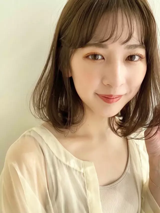 写真 (9枚目) - こんにちは“新しい私”！初夏のイメチェンを叶える「ミディアムヘア」12選 - LOCARI（ロカリ）