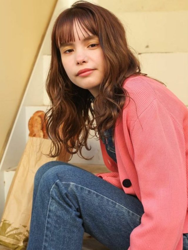 写真 (18枚目) - ミルクティーベージュ×暗めの髪色20選。ブリーチなしでも大人おしゃれにキマる - LOCARI（ロカリ）