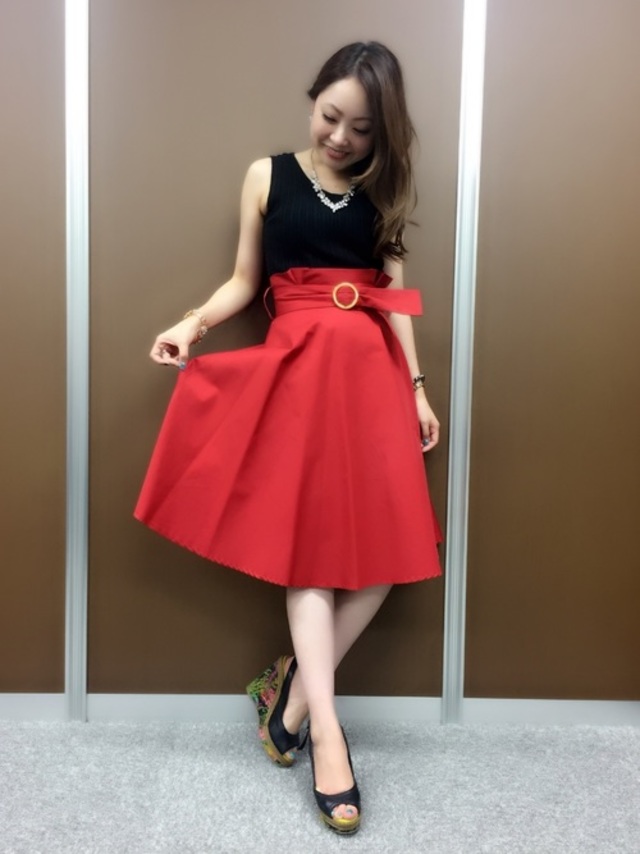 写真 (9枚目) - 大人美人度UP♡秋まで使えるフレアスカートスタイル15選 - LOCARI（ロカリ） - LOCARI（ロカリ）