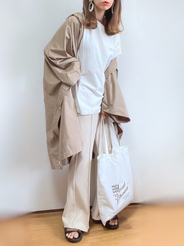 写真 (3枚目) - 湿度たかっ！梅雨シーズン「気温25度前後」の正解コーデ＆激押しアイテム10 - LOCARI（ロカリ）