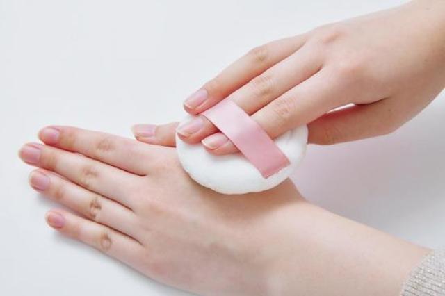 写真 (3枚目) - [6000円vs825円]バズりは本物？ THREEのルースパウダーをガチ比較 - - LOCARI（ロカリ）