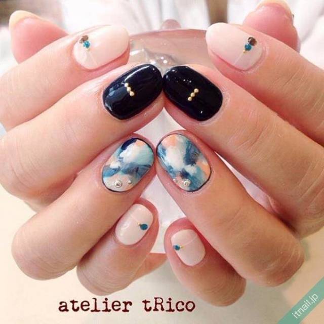 写真 (1枚目) - 2017秋冬ネイルのトレンドカラー＆デザインまとめ - LOCARI（ロカリ） - LOCARI（ロカリ）