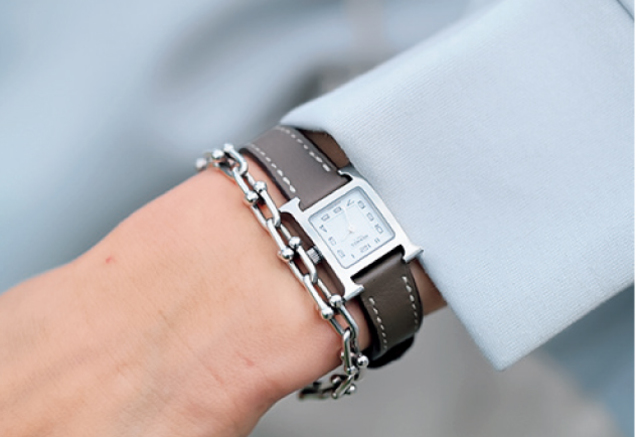 写真 (3枚目) - 《公園ママSNAP》モノトーンで高見せがカジュアルコーデの新常識 - LOCARI（ロカリ）