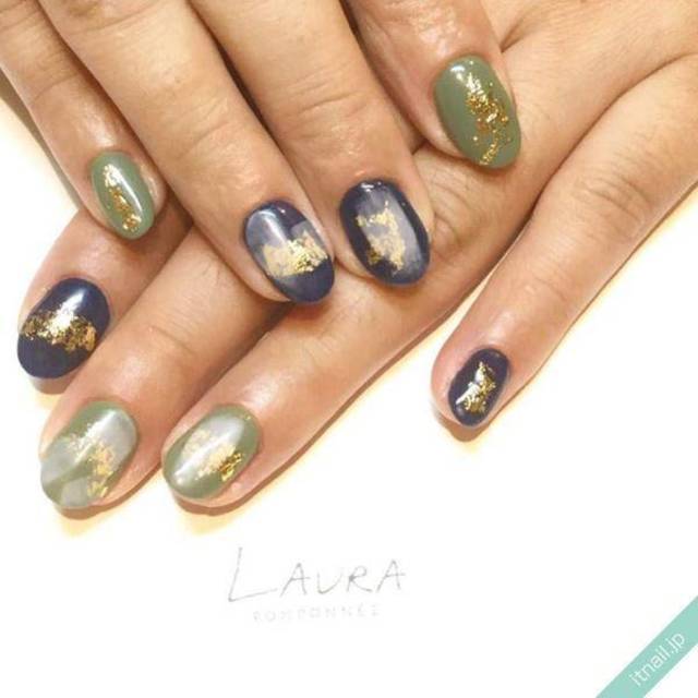 写真 (5枚目) - グリーナリーネイルのデザイン集。2017年の注目カラーを指先に！ - LOCARI（ロカリ）