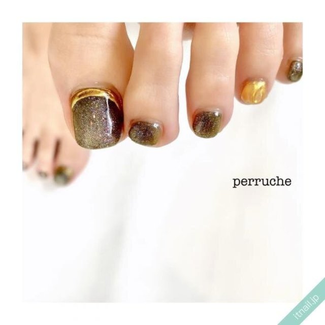 写真 (11枚目) - この夏はキラキラなフットネイルを楽しみたい！注目デザインをCHECK♡ - - LOCARI（ロカリ）