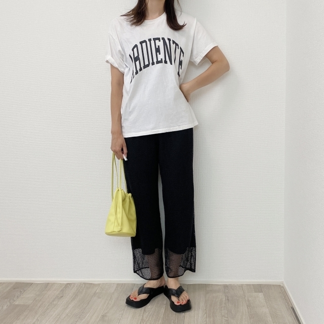 写真 (4枚目) - 夏の「黒パンツ」は素材で選ぶが正解！GU店舗限定パンツでNG・OKコーデを徹底比較！ - LOCARI（ロカリ）