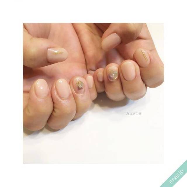 写真 (1枚目) - ミルクティーネイルでつくる大人可愛い秋冬デザイン - LOCARI（ロカリ） - LOCARI（ロカリ）