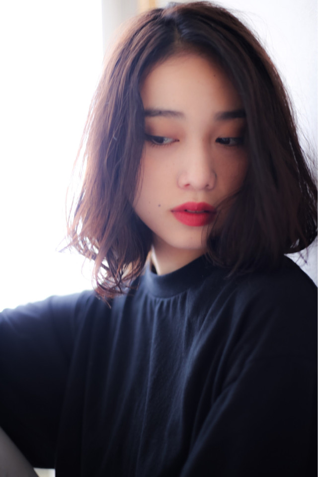 写真 (8枚目) - こんなに雰囲気変わるの？お洒落な黒髪・暗髪ヘアスタイル帳 - LOCARI（ロカリ）