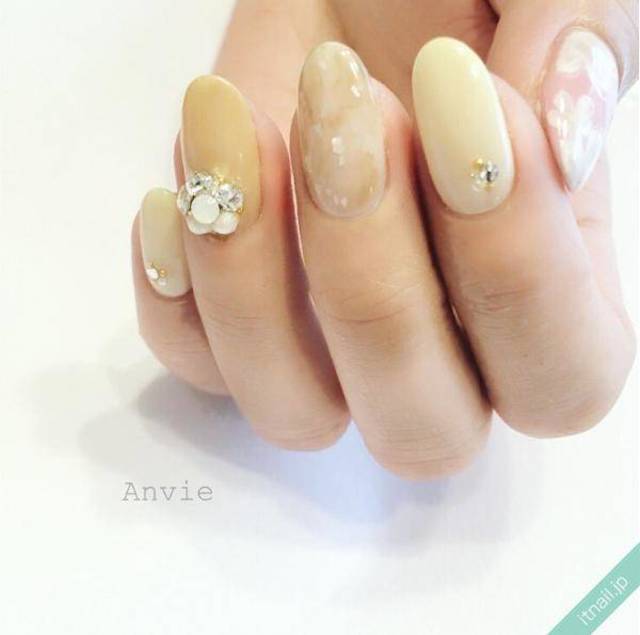 写真 (15枚目) - 自分本来の魅力を引き出す！冬の大人女子のナチュラルネイル - LOCARI（ロカリ）