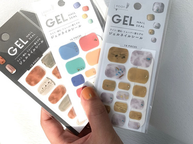 写真 (1枚目) - サロン級が110円（驚）！[キャンドゥ]マニア激推し「貼るだけ」「超〜節約」最新高見え6選 - LOCARI（ロカリ）