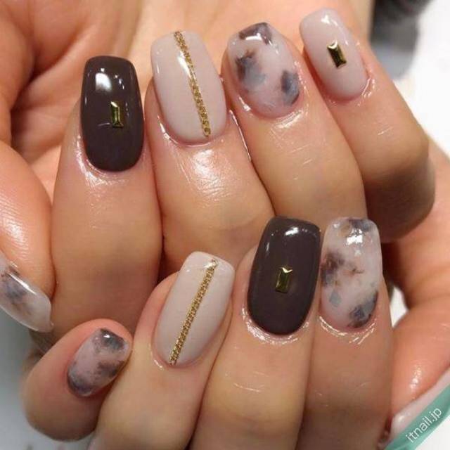 写真 (9枚目) - 保存版！2017年に流行したネイルデザイン画像集 - LOCARI（ロカリ） - LOCARI（ロカリ）