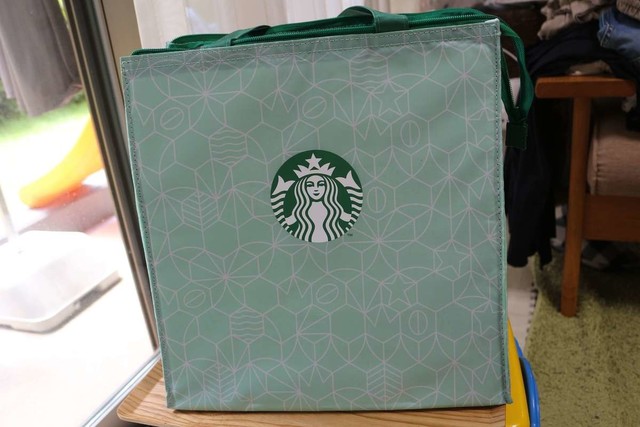 写真 (2枚目) - 注目は無料チケット！[スタバ]買うだけで3,000円もお得？「夏の福袋」の中身、大公開！ - LOCARI（ロカリ）