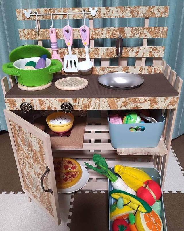 写真 (3枚目) - 大人もときめく可愛さ♡[100均すのこ]のコスパ抜群「おままごとキッチン」がスゴすぎる！ - LOCARI（ロカリ）