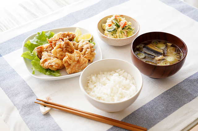 [こんな食べ方もある！]鶏肉を使った1週間献立 - LOCARI（ロカリ）