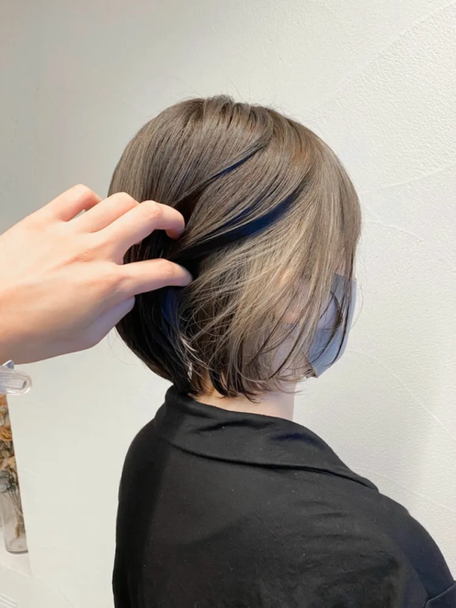 写真 1枚目 周囲と差がつくショートヘア特集。ポイントカラーで叶える大人のおしゃれヘアをご紹介 Locari(ロカリ)