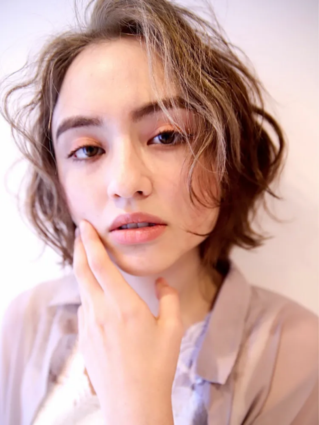 写真 7枚目 周囲と差がつくショートヘア特集。ポイントカラーで叶える大人のおしゃれヘアをご紹介 Locari(ロカリ)