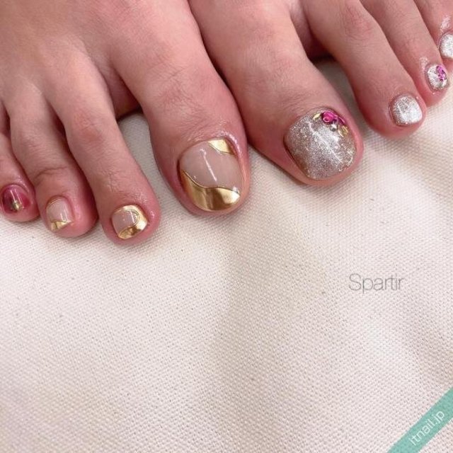 写真 (9枚目) - 秋も人気健在♡[マグネットネイルのフットデザイン]で他にはない可愛いをGET！ - - LOCARI（ロカリ）