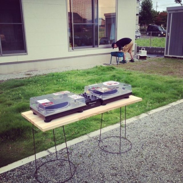 写真 (9枚目) - 《100均》サイドテーブルのDIY特集。簡単でおしゃれな自分好みのものを作ろう - LOCARI（ロカリ）