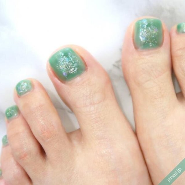 写真 (3枚目) - オシャレなもやもや感を足元にも♡「ニュアンスフットネイル」集 - LOCARI（ロカリ）