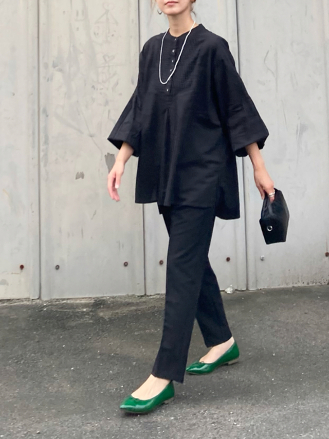 写真 (7枚目) - やっぱ使える！2021秋の「黒パンツ」本命アイテム11選 - LOCARI（ロカリ） - LOCARI（ロカリ）