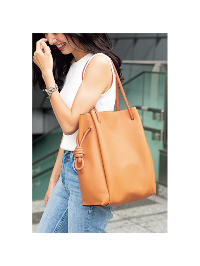 写真 (2枚目) - [ロエベSNAP]コンサバママが多数愛用！人気の“ロゴ”アイテムとは？ - - LOCARI（ロカリ）