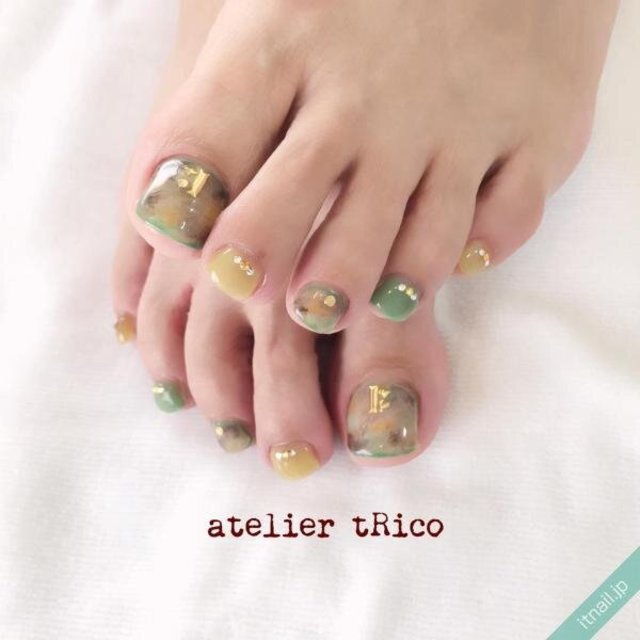 写真 (8枚目) - [イエロー×グリーンのネイル]が最高におしゃれ♡ハンド＆フットデザイン集2021 - LOCARI（ロカリ）