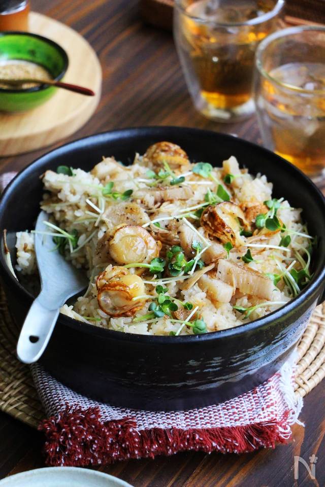 写真 (4枚目) - 食欲の秋がやってきた！家族が夢中になる「やみつき炊き込みご飯」12選 - LOCARI（ロカリ）