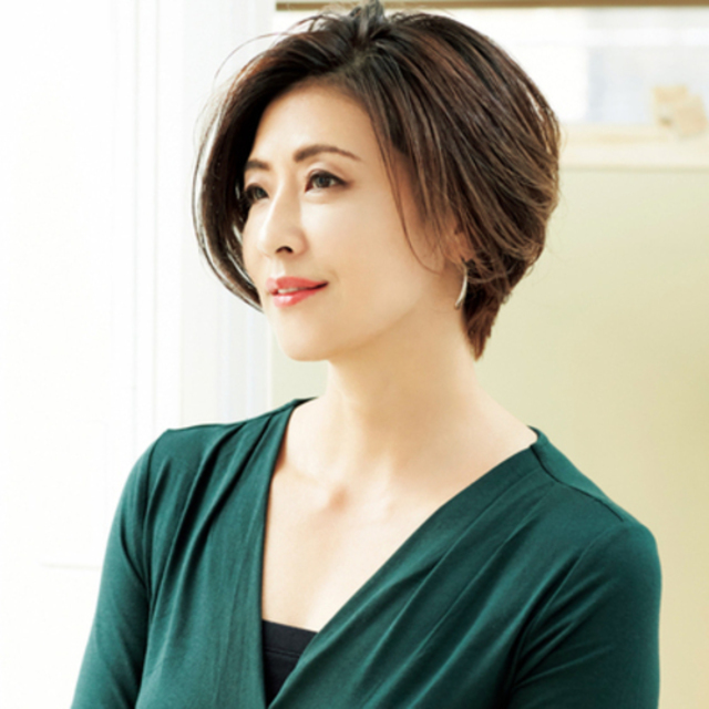 写真 (23枚目) - 大人の40代に似合う人気のショートヘアカタログ｜簡単スタイリングも伝授します！ - LOCARI（ロカリ）