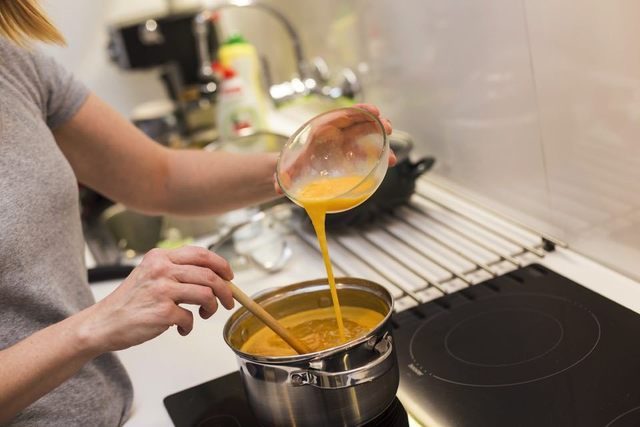 写真 (1枚目) - macaroni動画から人気者を厳選！パパッと作れる「丼」簡単レシピ8選 - - LOCARI（ロカリ）