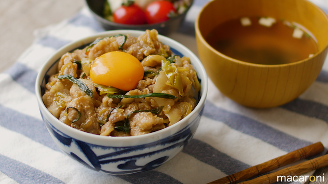 写真 (2枚目) - macaroni動画から人気者を厳選！パパッと作れる「丼」簡単レシピ8選 - - LOCARI（ロカリ）