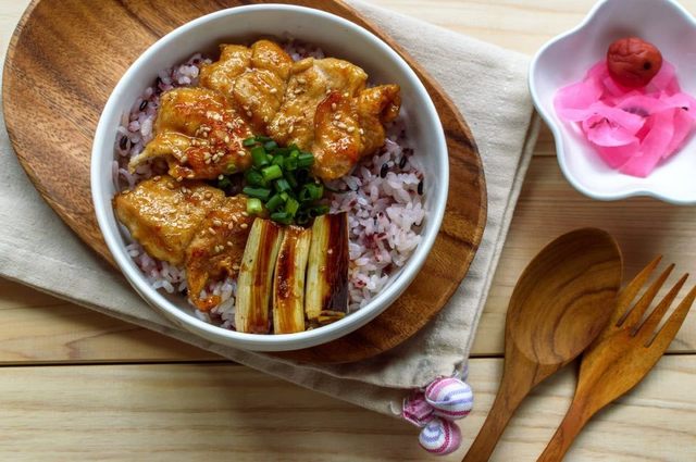 写真 (10枚目) - macaroni動画から人気者を厳選！パパッと作れる「丼」簡単レシピ8選 - - LOCARI（ロカリ）